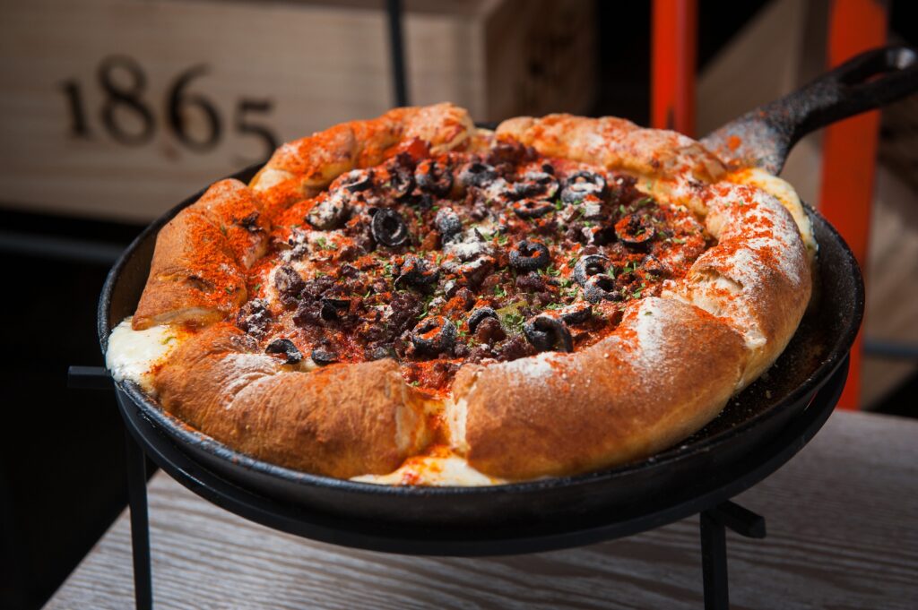 Chicago Style Deep Dish Pizza Recipe | foodies.pk